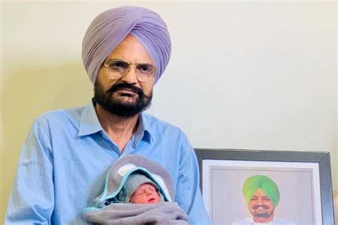 सिद्धू मूसेवाला के पिता ने लगाए उत्पीड़न के आरोप जागी पंजाब सरकार