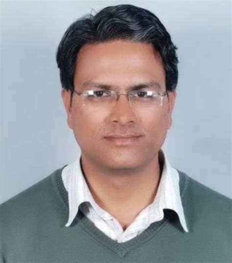 Naveen Pandey Medium