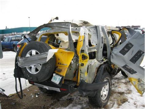 粗心車主引爆自己的愛車，開車時車子當場開花 每日頭條