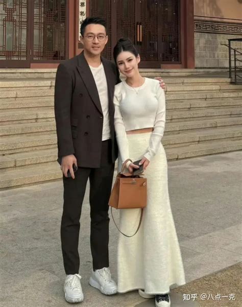 汪小菲官宣领证！大方晒出结婚证，马筱梅70万鸽子蛋钻戒超抢眼 知乎
