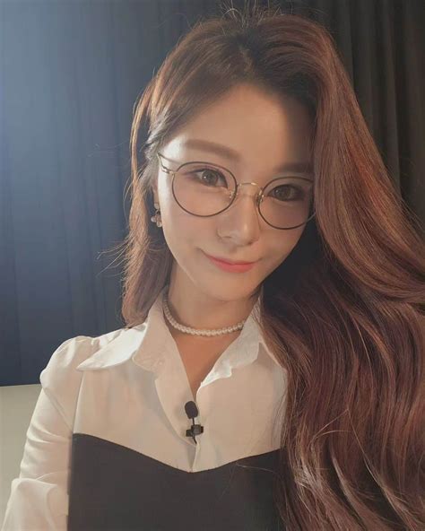 キム・スヒョンさんのインスタグラム写真 キム・スヒョンinstagram「하루가 모자른 요즘🫠 일하러 나오면 세상 이런 여유가
