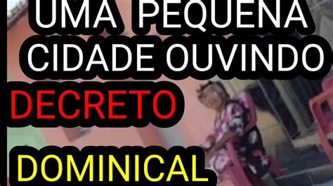 Urgente Uma Pequena Cidade Ouvindo A Mensagem Do Decreto Dominical