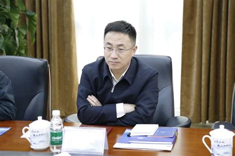 严介和理事长同新疆乌鲁木齐高新区（新市区）委书记贵浩会谈