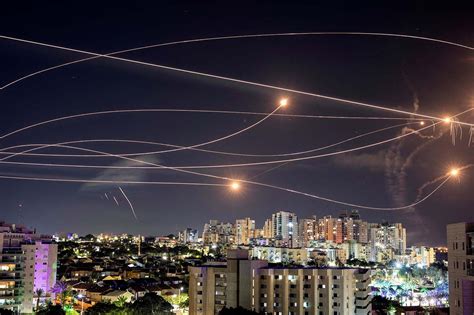 FOTO Roket Hamas Tebar Maut Di Langit Israel Iron Dome Kewalahan