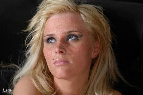 雀斑在臉上到底好還是不好？進來專家告訴你怎麼醫治 每日頭條