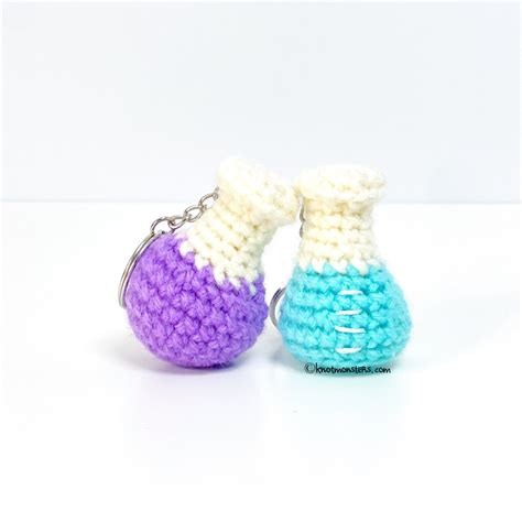 Mini Erlenmeyer Round Flask Keychain Digital Pattern Knotmonster