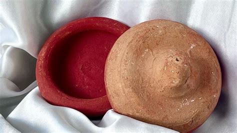 the benefits of using aker fassi the clay pot lipstick from morocco