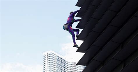 El Spiderman Francés Escala A Sus 61 Años Un Rascacielos De 217