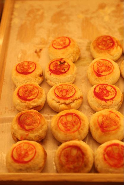 鲜肉月饼销量起“蓬头”，老字号再创新！你选哪一款？