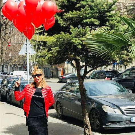 გადმოცემით იციან რომ ერთი აუტანელი სტერვა გოგო ვიყავი ამასობაში