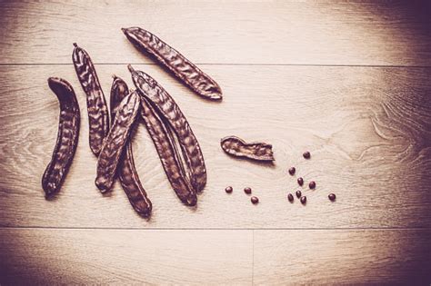 나무 표면에 익은 Carob 포드 0명에 대한 스톡 사진 및 기타 이미지 0명 갈색 건강한 식생활 Istock