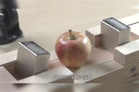 钕磁铁的吸力有多强将苹果放在两块磁铁之间下一秒就消失了 磁铁 苹果 吸力
