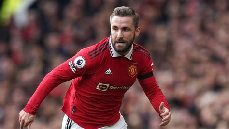 لوك شو يجدد عقده مع مانشستر يونايتد حتى عام 2027 النهار