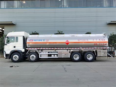 国六重汽豪沃前四后八25 5方油罐车 油罐车