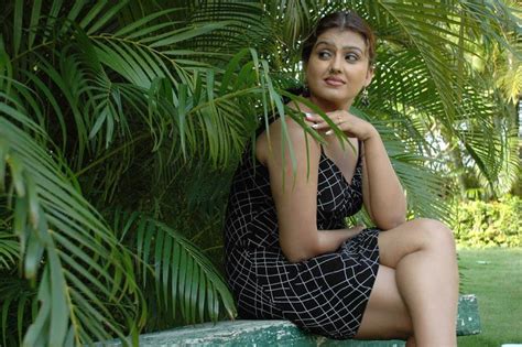 Sona Hot Navel Show Photos