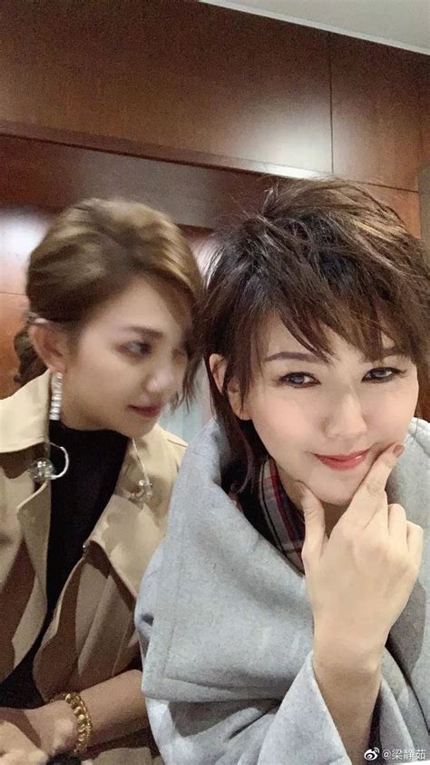 梁静茹首度回应离婚后近况，与孙燕姿罕见同框表情很腻歪问候
