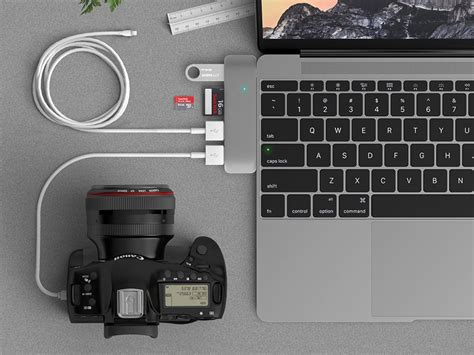 Satechi Usb C 3 In 1 Combo Hub Usb A En Kaartlezer