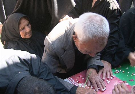 روایت پدر و مادری که بعد از 29 سال فرزندشان را در آغوش کشیدند تسنیم