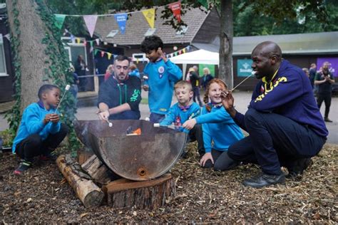 Adventurer Dwayne Fields To Succeed Bear Grylls As New Uk Chief Scout