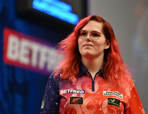„ich Hoffe Du Fällst Tot Um“ Eine Transfrau Spaltet Die Darts Szene