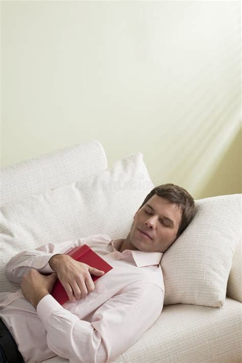 Hombre Dormido Imagen De Archivo Imagen De Adulto Color 13829919