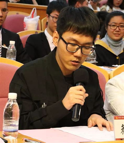 第十二届大学生辩论赛复赛 能人辈出 群战辩论舞台 搜狐大视野 搜狐新闻
