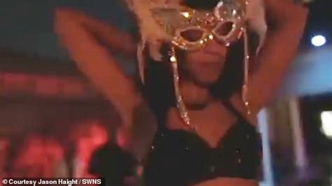 Nuevas Imágenes De La Fiesta De Diddy Muestran Libertinaje En Una