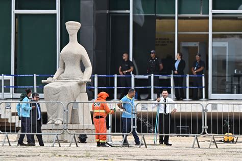 Muere Un Hombre Cargado Con Explosivos Tras Un Ataque Fallido Ante El