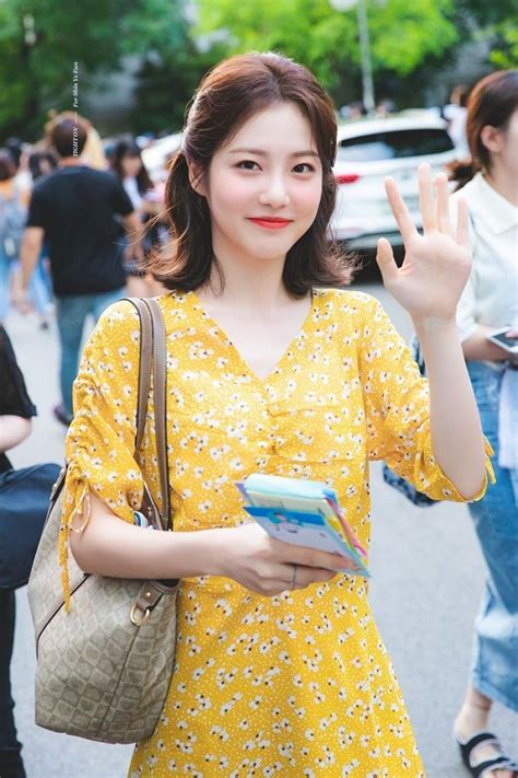 어제12일자 ‘반묶음노란 원피스로 청량미 뿜뿜한 신예은 2022 짧은 머리 스타일 아름다운 소녀들 중간길이 헤어스타일