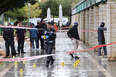 عملية طعن في تل أبيب واستشهاد منفذها