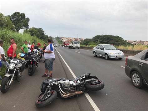 Motociclista morre após ser atingido por caminhão em rodovia de Marília Bauru e Marília G