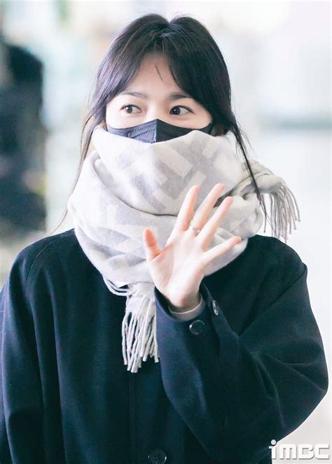 움짤 송혜교 수수한 문동은 공항패션