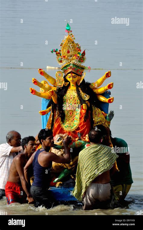 Durga Idol Immersion Hoogly Calcutta Kolkata India Stock Photo Alamy