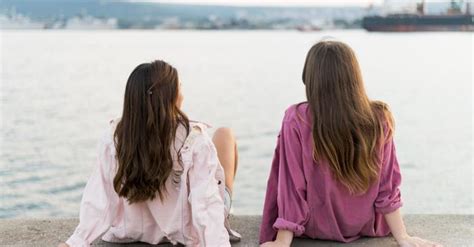 3 Semne Ca Prietena Ta Cea Mai Buna Nu Priveste Cu Ochi Buni Relatia Ta