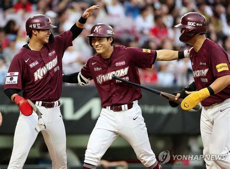 야구 안 끝나네 ‘3회 10득점 타자일순 키움 1위 Kia에 ‘17득점 하고 이겼다