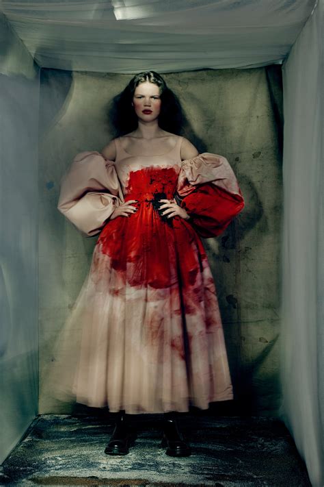 Alexander Mcqueens Oude Collecties Ontdek De Vintage Modeparels