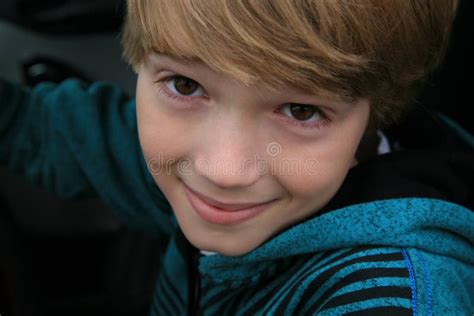 Knappe Jongen 9 10 Jaar Oud Stock Foto Image Of Tien Sluit 69595032