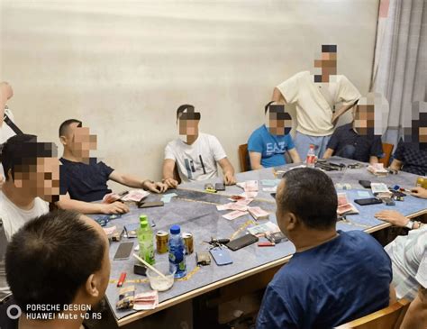 凌晨3点！鄂州私房内捉了12人特产吃货警方