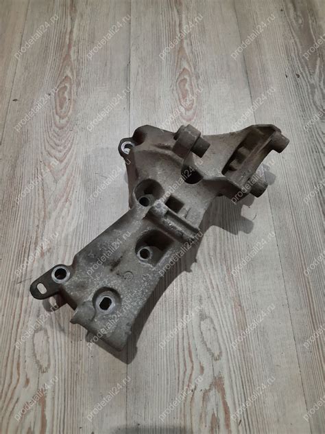 Кронштейн крепление навесного оборудования Nissan Almera G15 8200473400