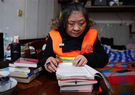 长沙52岁环卫大姐即将再次奔赴自考考场，希望圆大学梦黄新生考试文学