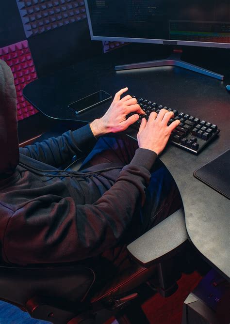 Protect Yourself From Online Romance Scams Red Flags To Watch Out For