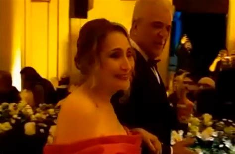 Sônia Abrão se emociona no casamento de seu filho em São Paulo