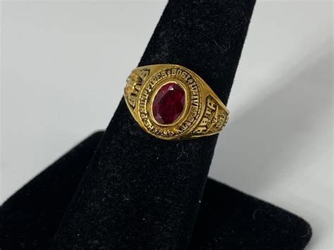 Lot 18kt Yellow Gold Class Ring