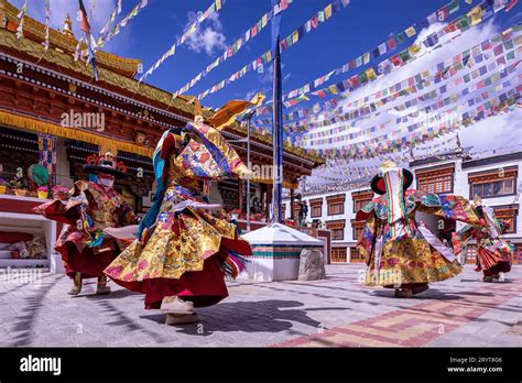 Cham Dance Mask Dance By Monks Fotos Und Bildmaterial In Hoher