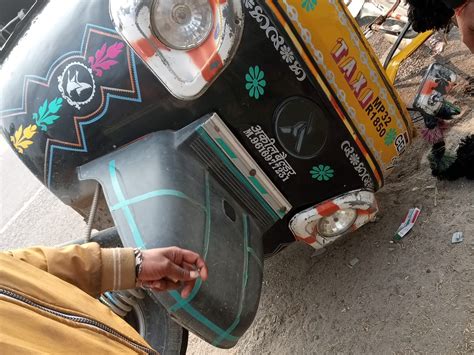 Auto Overturned Uncontrollably Four Injured One Dead दतिया में सड़क