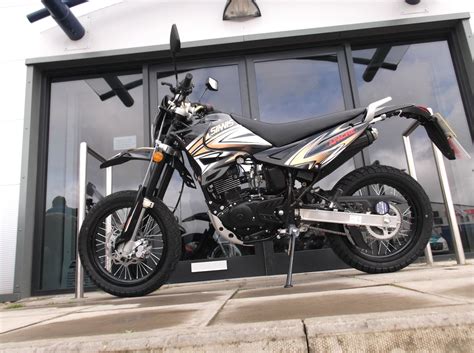 Sinnis Apache 125 Motorcycle Motorbike Learner Legal