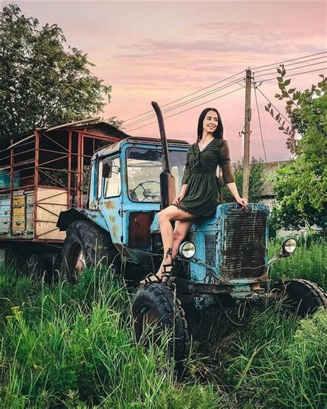 Hot Girls And Tractors Klykercom