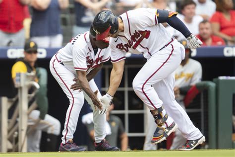 Braves Complete Sweep Beat Bucs 5 3 Fans From The Stands