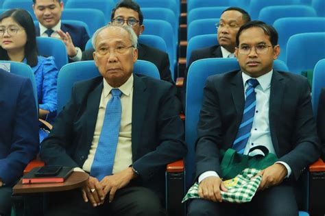 ឯកឧត្តមឧបនាយករដ្ឋមន្ត្រីប្រចាំការ វង្សី វិស្សុត