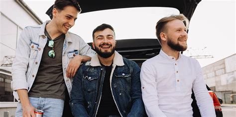 The Honest Reason Why Men Need More Male Friends YourTango